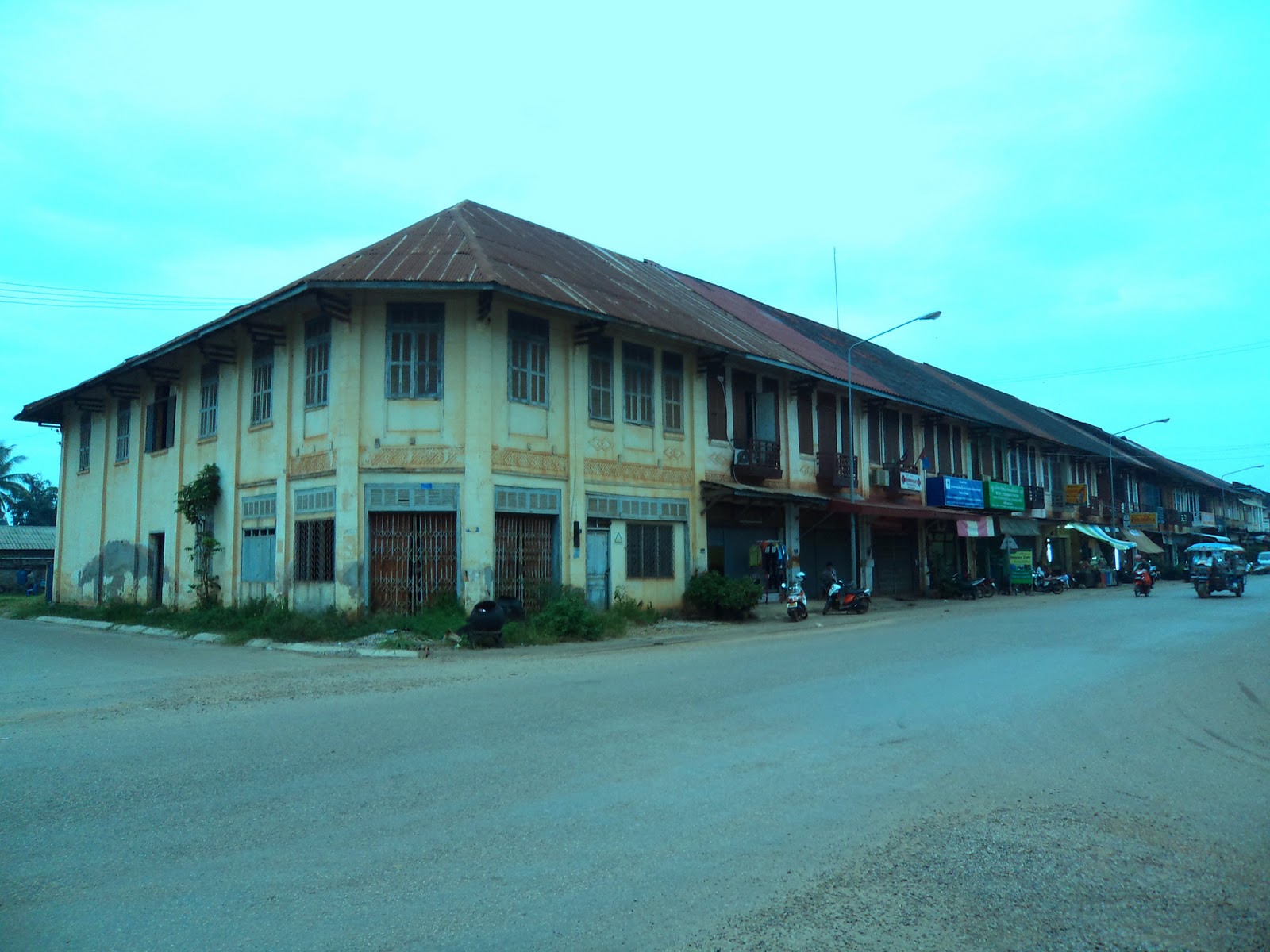 SIMPLE TRIPPER: Thakhek City, Khammouane Province, Lao P.D.R: the Place ...