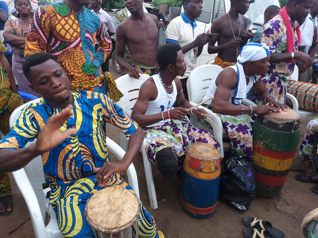 ASSISTER A NOTRE CEREMONIE DE Zogbé CHEZ