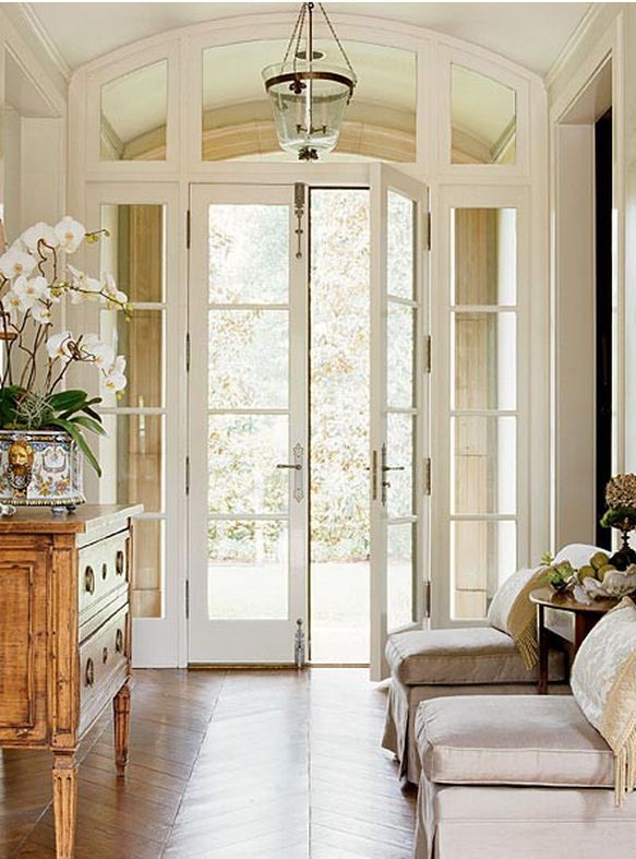 Eye For Design: The Timeless Appeal Of White Foyers