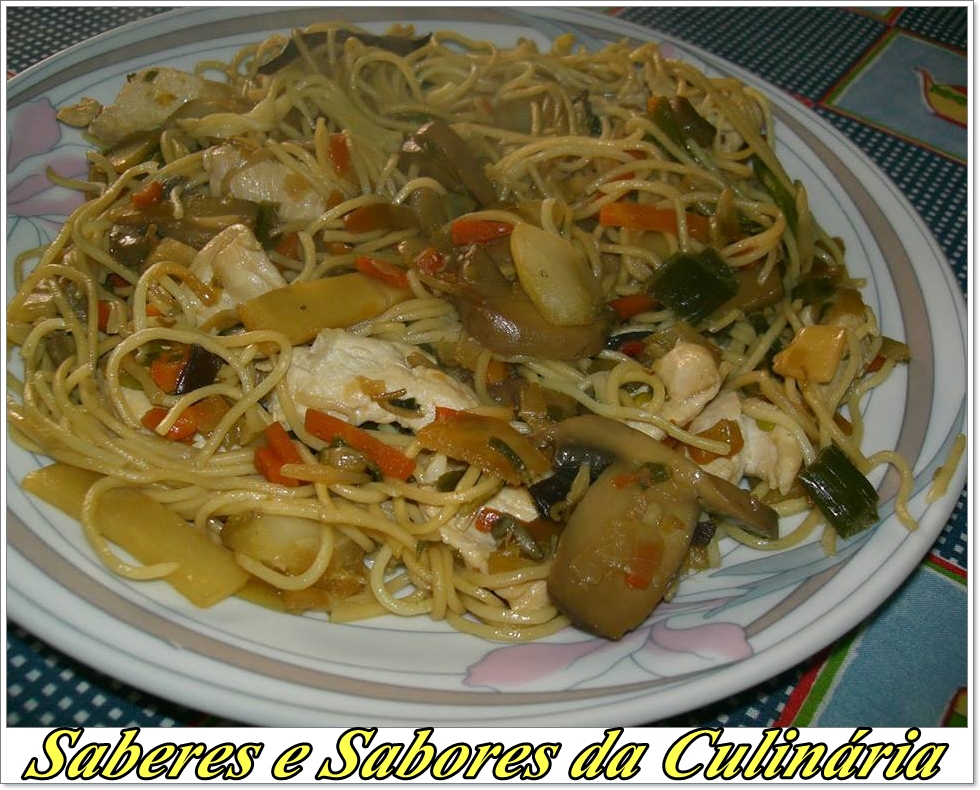 saberes e sabores da culinária: MASSA CHINESA COM LEGUMES E PERU