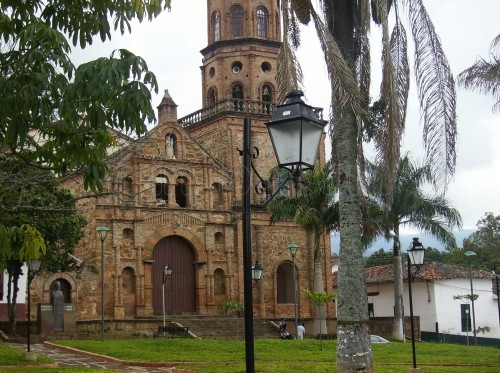El Sitio del Andariego: Curiti, Municipio de Cuevas te espera.