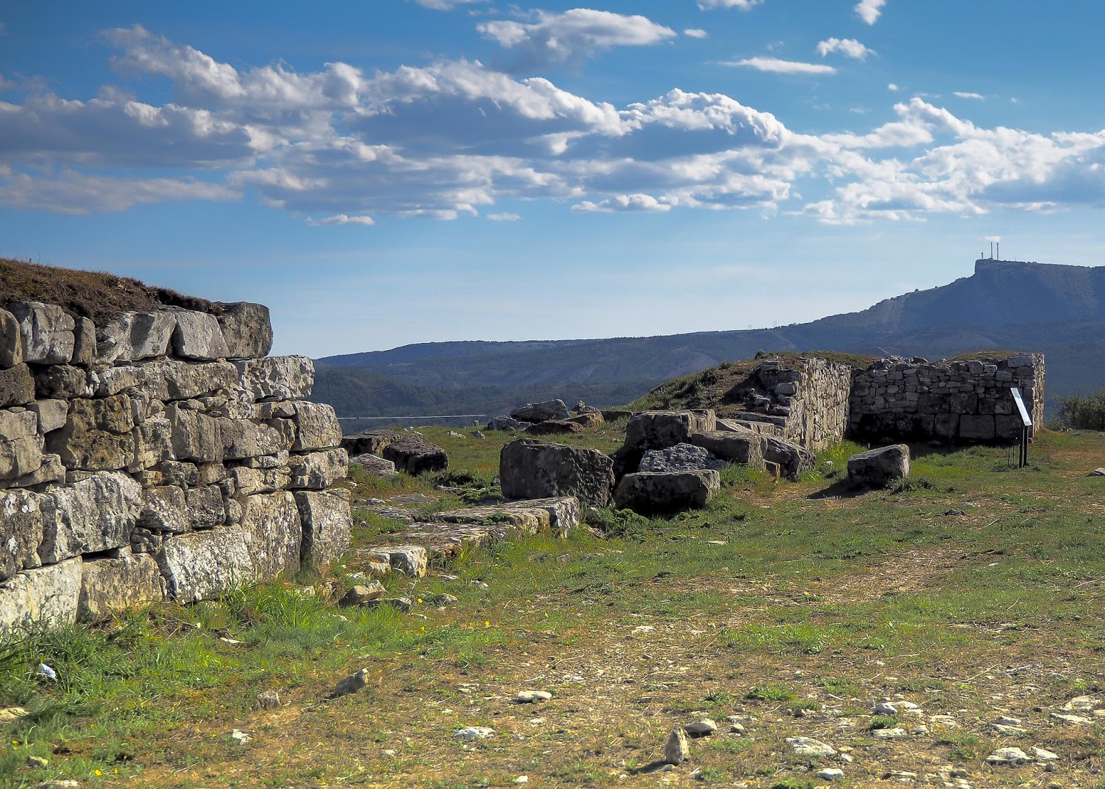 .: PASEILLOS NORDIK 9: VALORIA DE AGUILAR, CASTRO MONTE CILDA, CAÑON DE ...