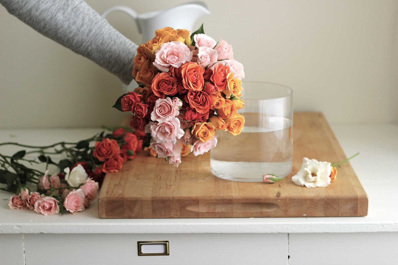 DIY Sweetheart Rose Arrangement | Coral, Peach and Pale Pink Roses ...