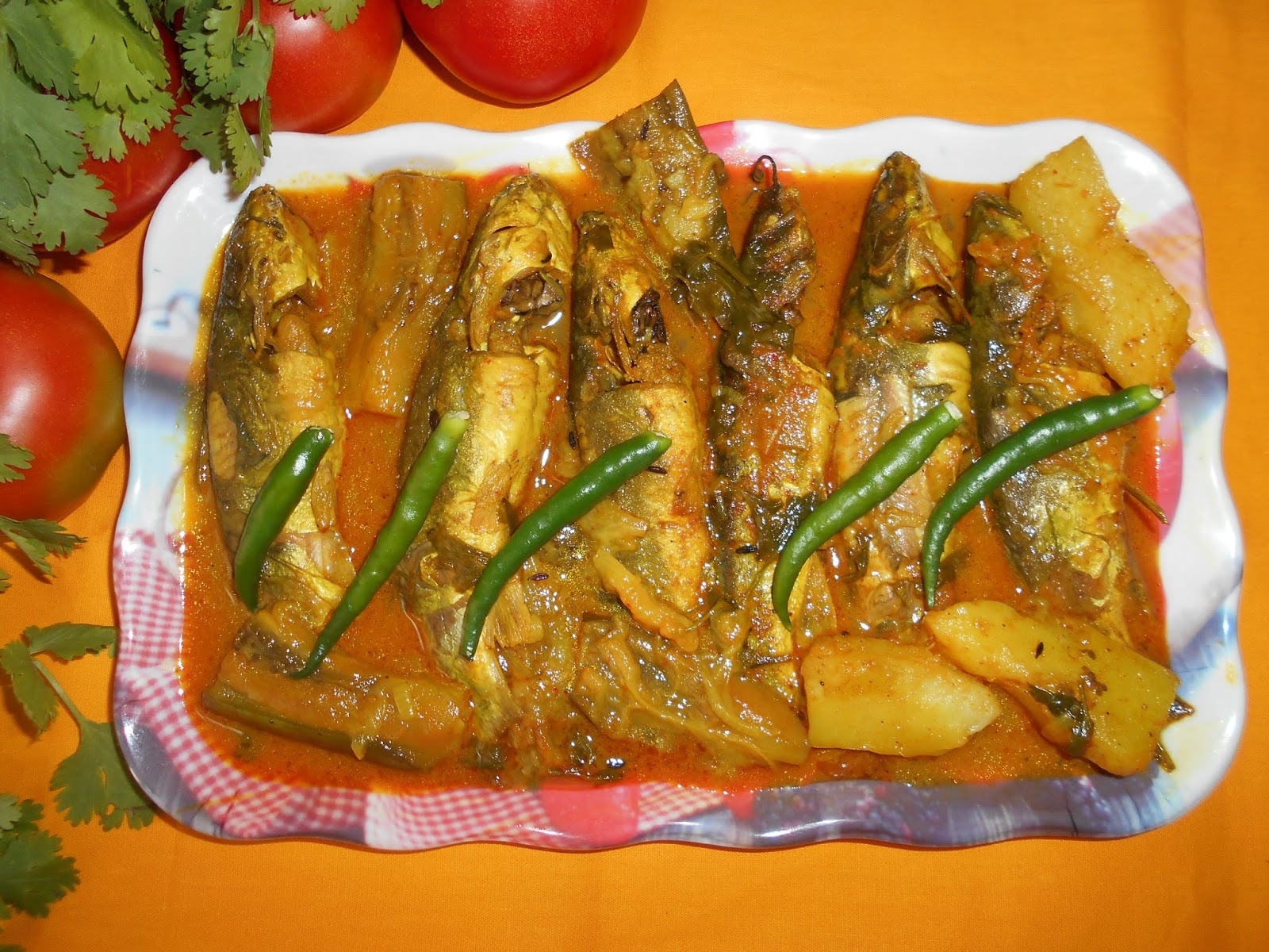 Paramita's Kitchen: Tangra Macher Alu Ar Begun Diye Jhol / Tangra Fish ...