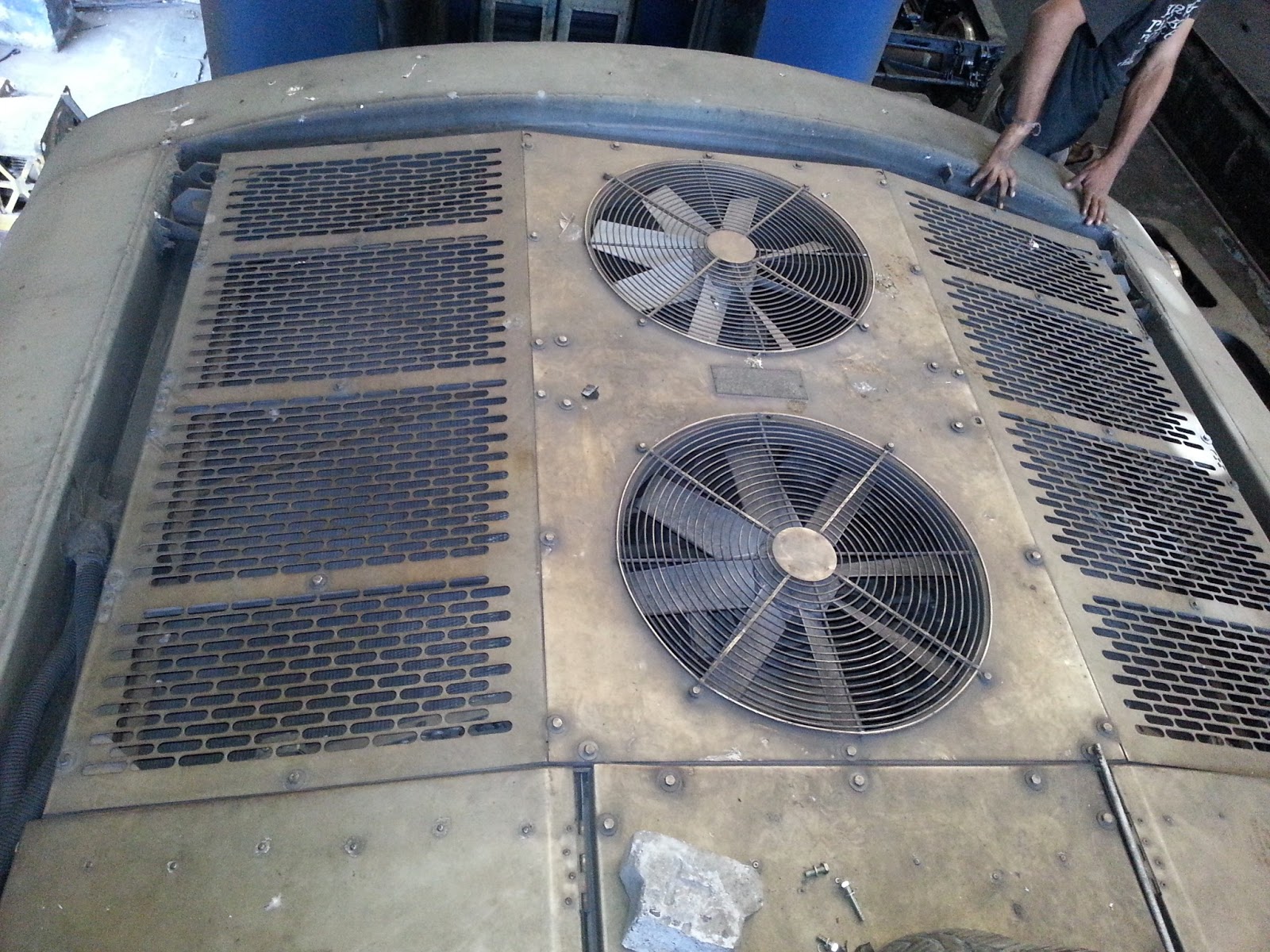 ELECTRICAL COACH CARE: LHB RMPU Pictures