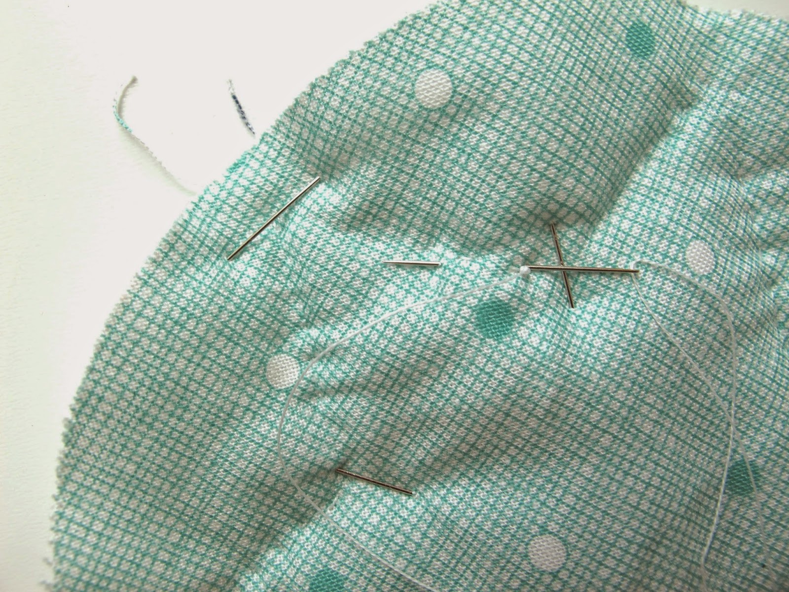 zakkaArt: Round zipper pouch step-by-step tutorial (a zakkaArt sewing kit)