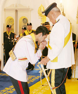 Kesultanan Johor: 8-4-2006 - TUNKU ISMAIL DILANTIK RAJA MUDA JOHOR