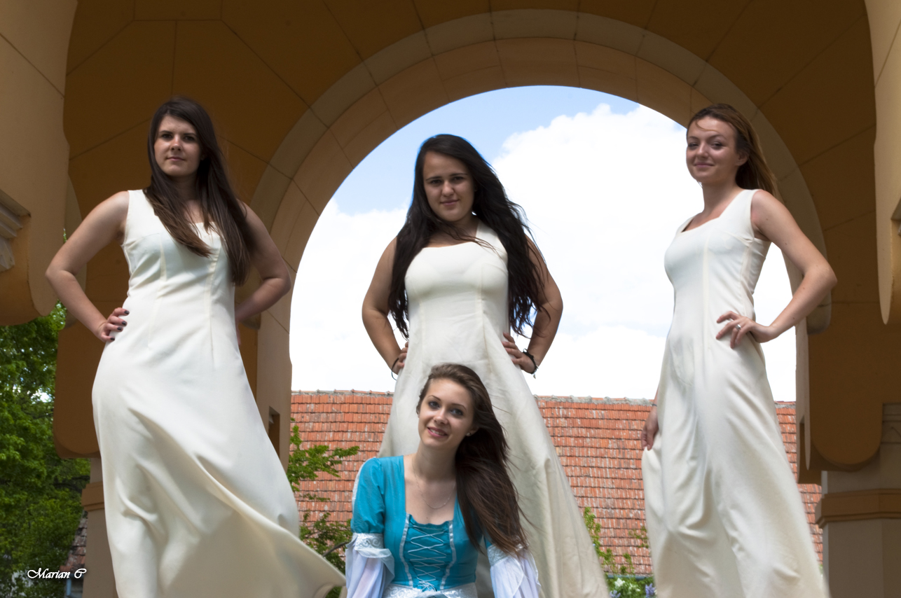 Marian Photography Art: Medieval girls