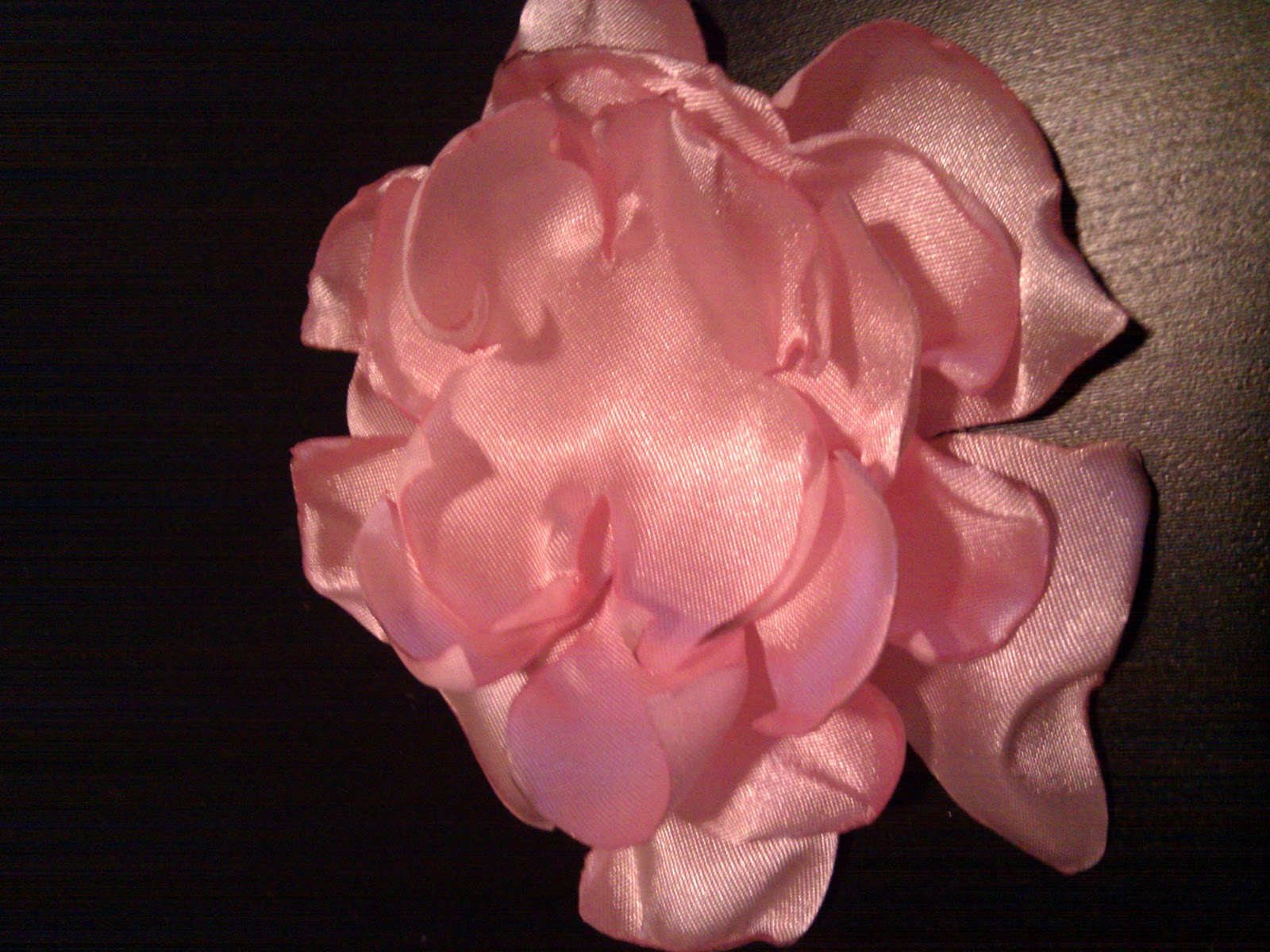 Domesticated Diva: Flower Power!...DIY Satin Flower