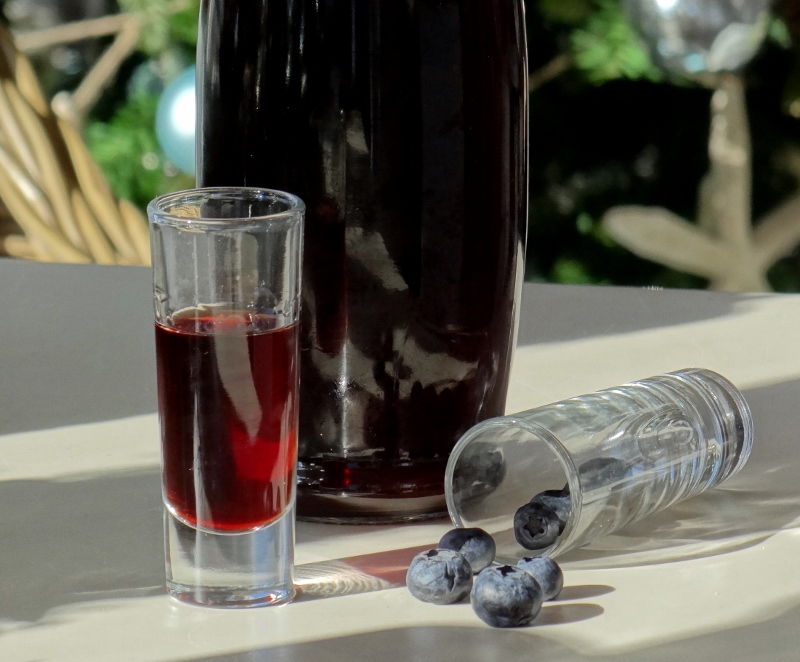 ...a quiet life...: blueberry liqueur