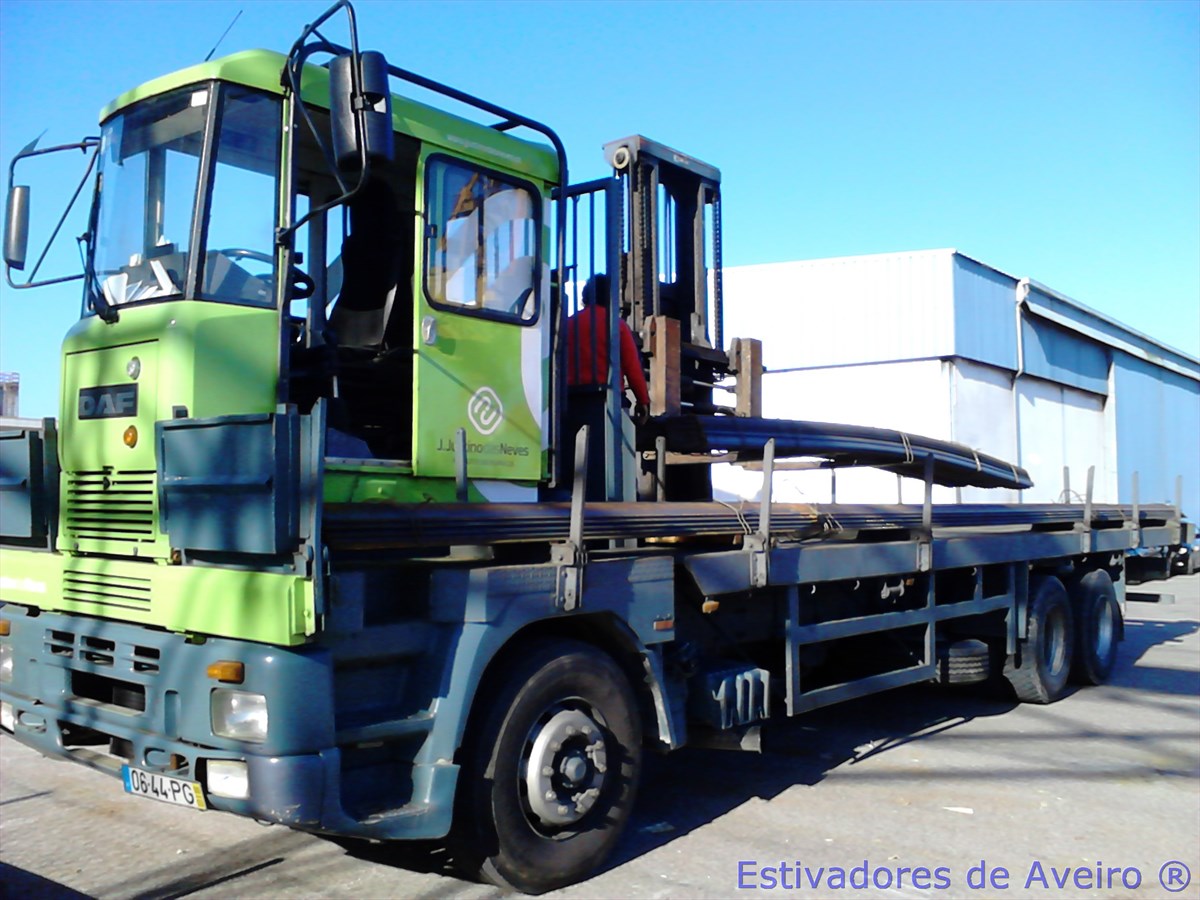 Camião diferente ~ Estivadores de Aveiro