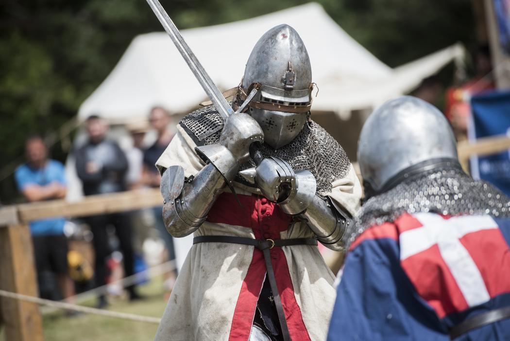 Famille EGGER: Connaissez-vous le Béhourd, ce sport de combat médiéval