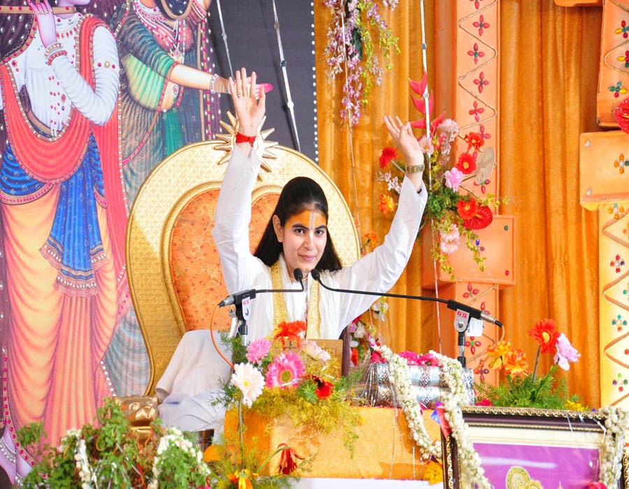 Devi Chitralekha Ji: About Devi Chitralekha Ji