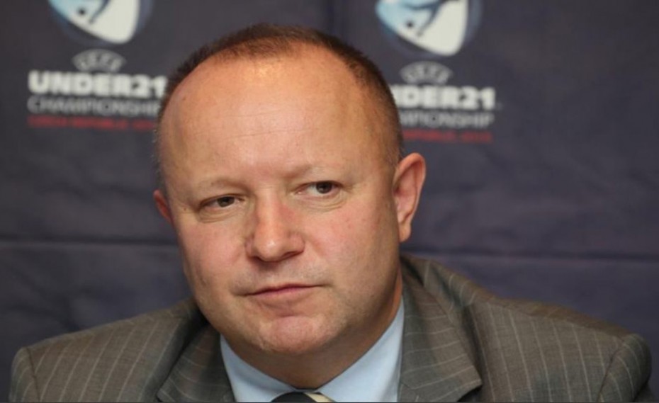 Πυρ και μανία ο υπερσύμβουλος με την πολιτική Βασιλειάδη