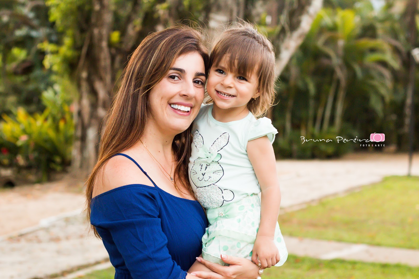 Bruna Pereira Foto e Arte: Mérili, Daiane, Patrícia, Jane e suas filhas ♥