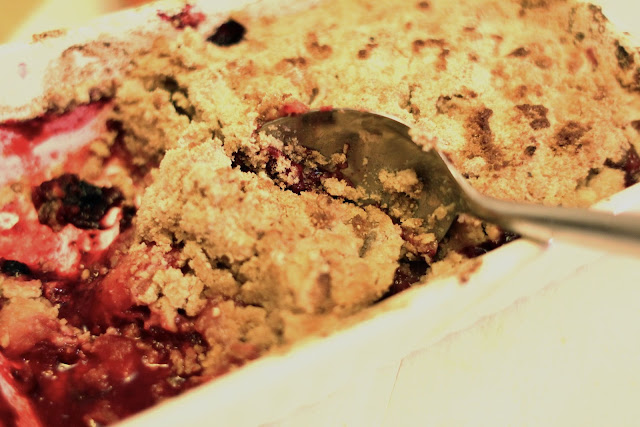mamacook: Apple and Berry Crumble for the Whole Family (low sugar)