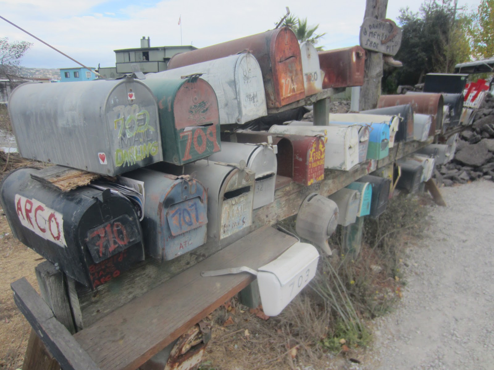 Relaxshacks.com: Even The Sausalito, CA Houseboat MAILBOXES are funky!