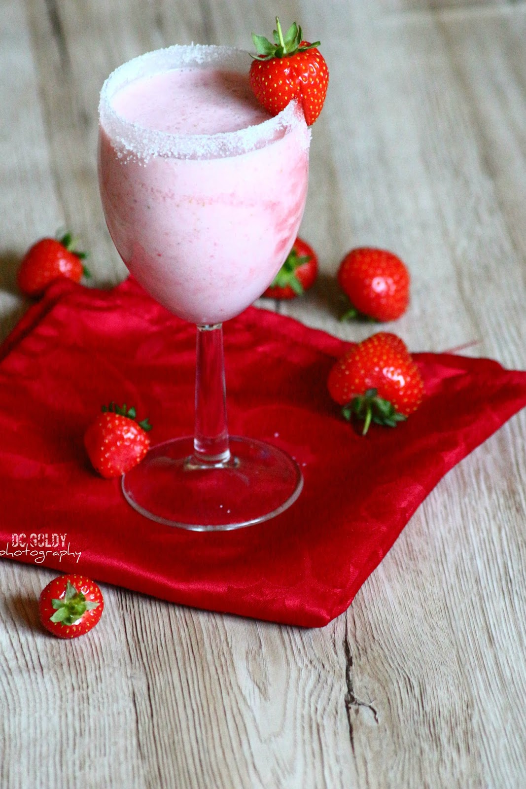Milkshake cu capsuni. | GOLDY in bucatarie.