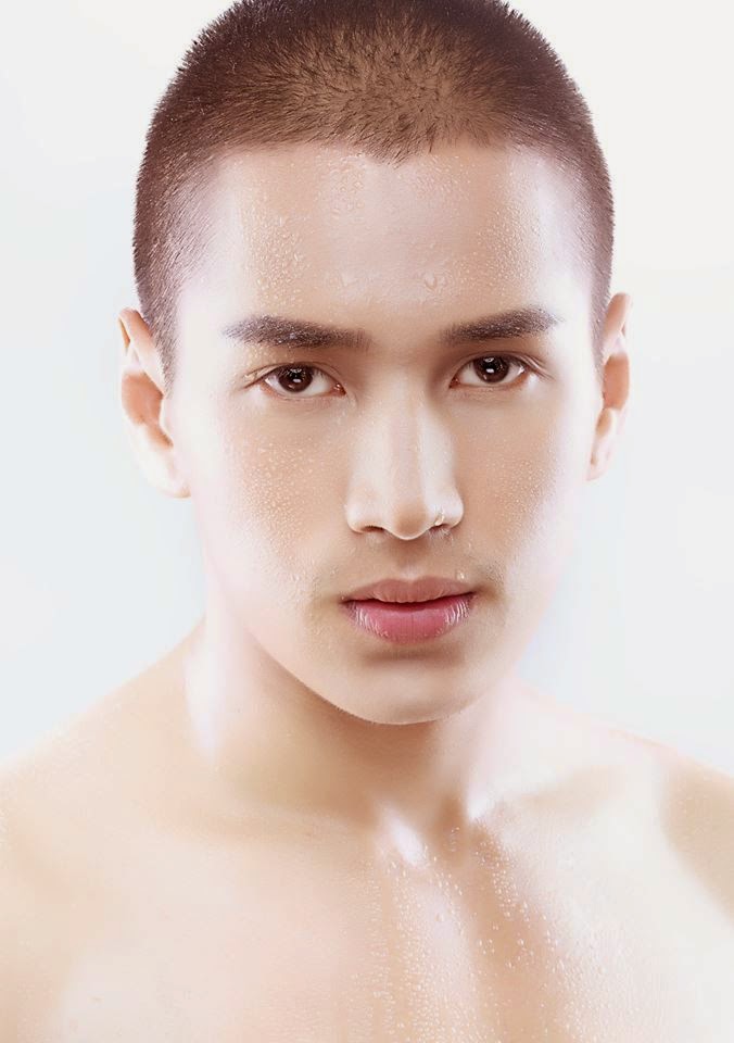 M y a n m a r H u n k s: Shirtless Aung Ye Lin @ Myin Kwin magazine