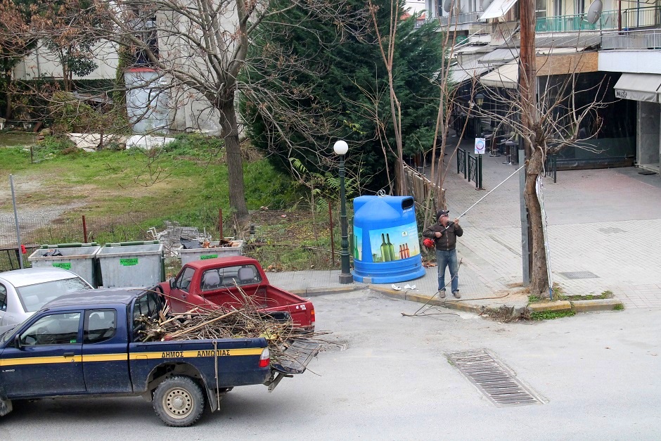 ΚΛΑΔΕΜΑ ΔΕΝΤΡΩΝ ΚΑΙ ΚΑΘΑΡΙΣΜΟΣ ΚΟΙΝΟΧΡΗΣΤΩΝ ΧΩΡΩΝ ΣΤΗΝ ΠΟΛΗ ΤΗΣ ...