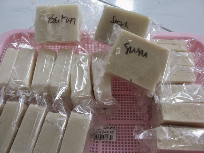 MEMBUAT SABUN ALAMI: Cara Membuat Sabun Alami