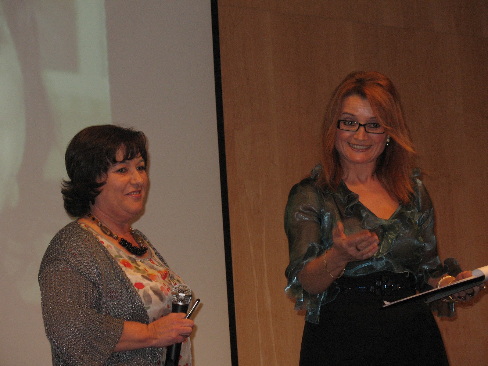 Lola González del Castillo: Presentación "Sábanas Rotas" Dos Hermanas