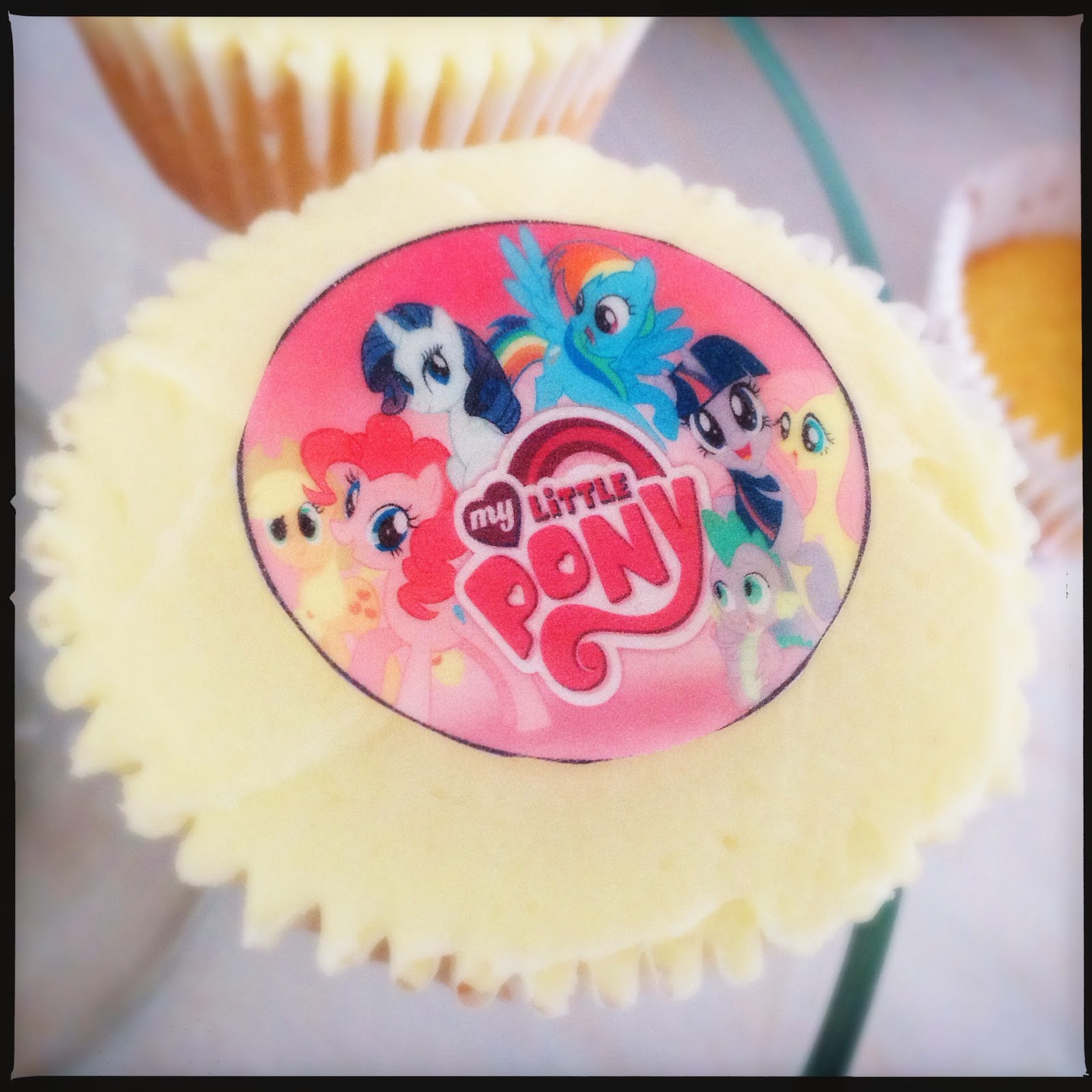 United Cakedom: My Little Pony Birthday Cupcakes!