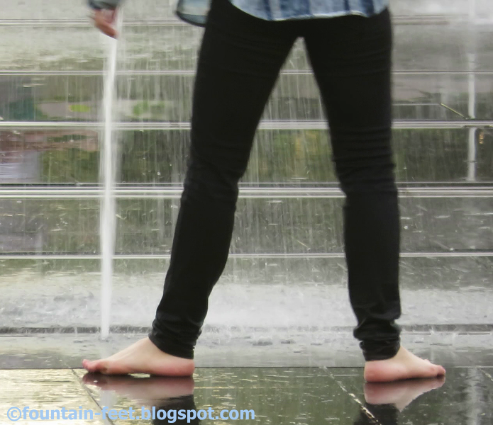 FOUNTAIN FEET: Wet and messy feet