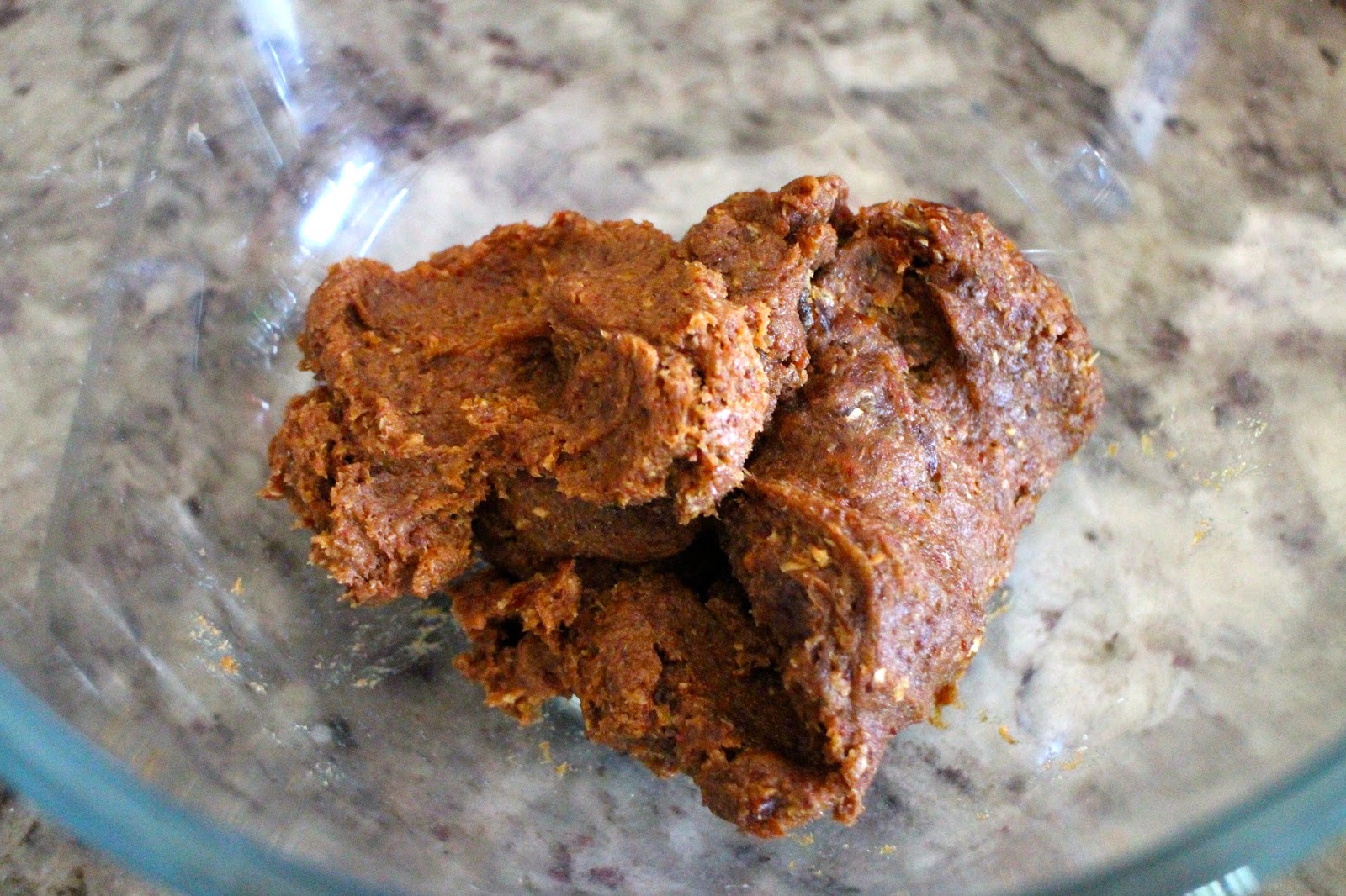 Colorful Fun Living: Dadel-chokoladekage uden tilsat mel og sukker