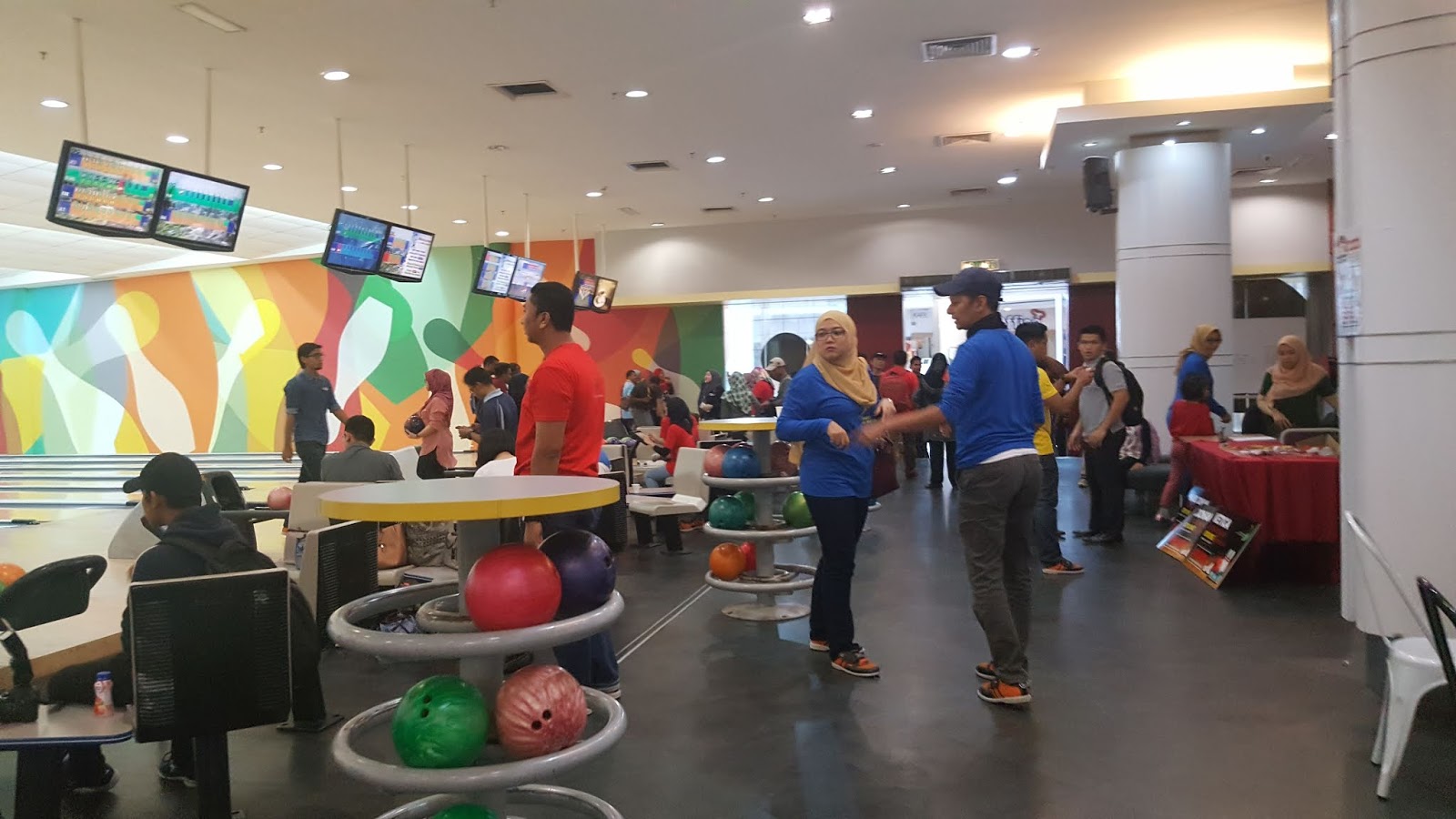 Meh Travel With Me!!: Pertandingan Bowling KSKR RHSM, Wangsa Walk