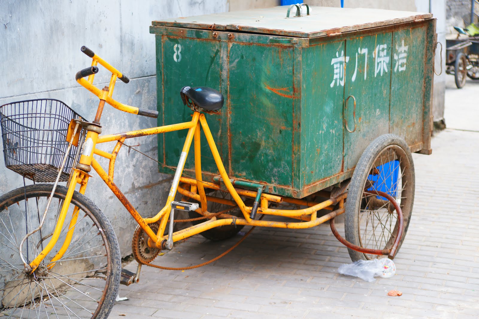 capable of flying: Hello yellow!