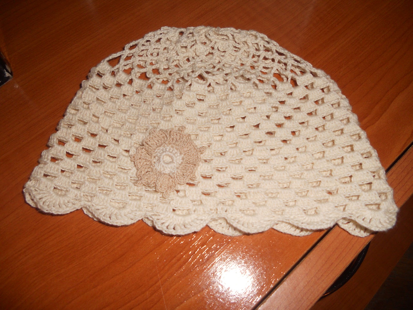 Crosetate,pentru copii...: Caciulite