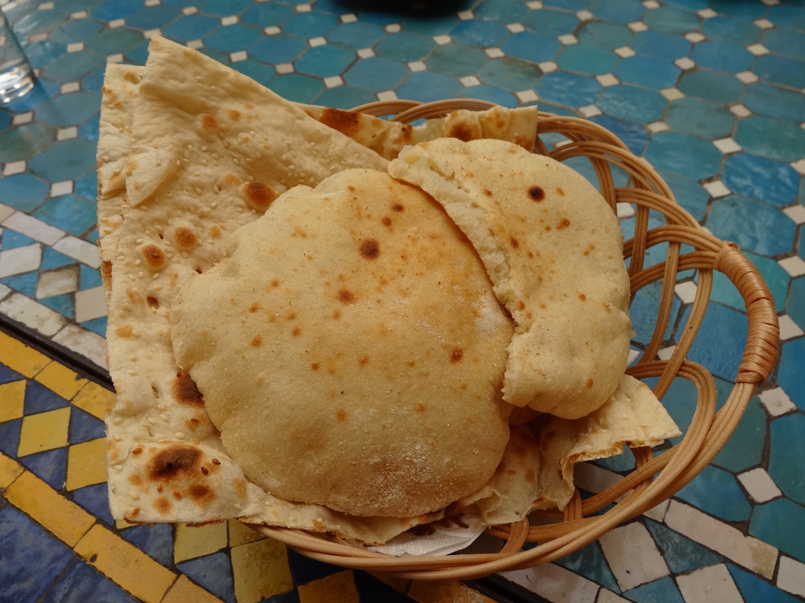 UM DIA APÓS O OUTRO: GASTRONOMIA EM DUBAI, EAU - KHAN MURJAN