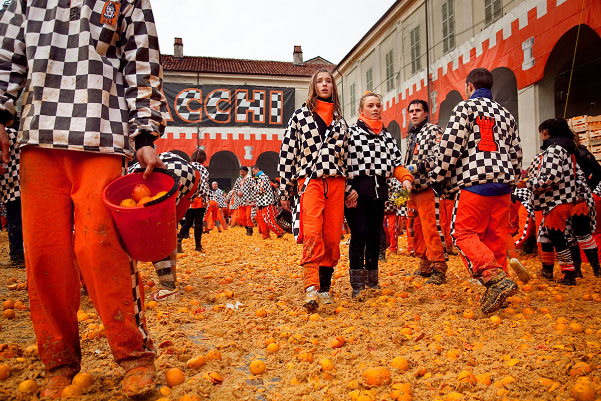 Batalla de naranjas en el Carnaval de Ivrea.