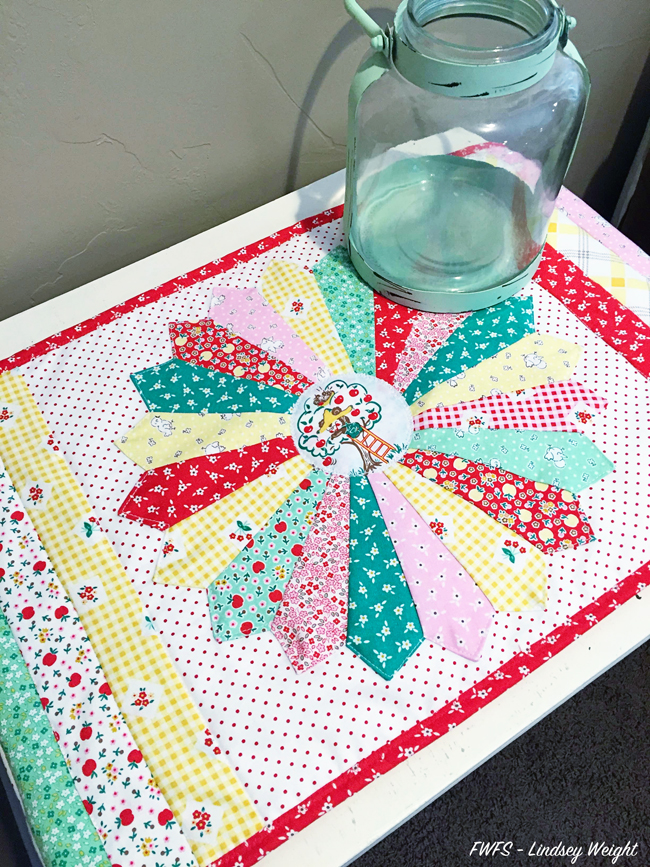 Fort Worth Fabric Studio: Dresden Plate Table Runner