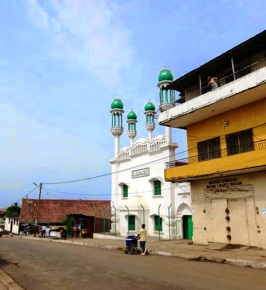 AHMADIYYA MOSQUE: Baitul Mujeeb Mosque - Monrovia, Liberia