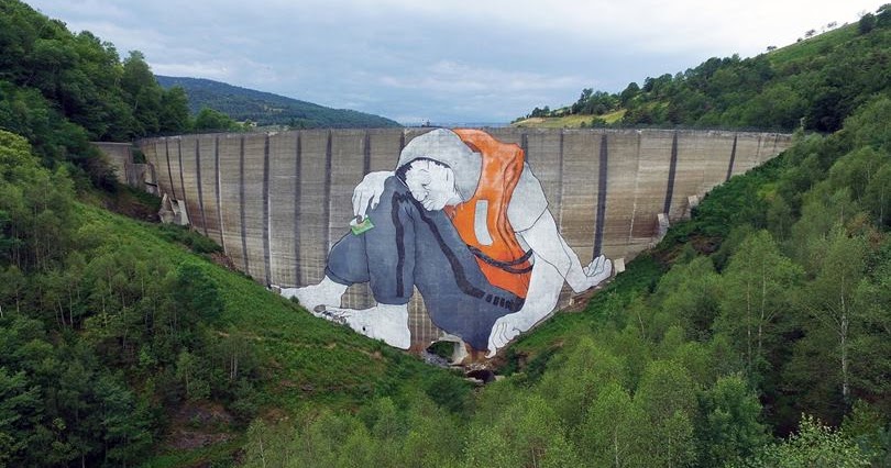 Giant Graffiti | The Dam of France