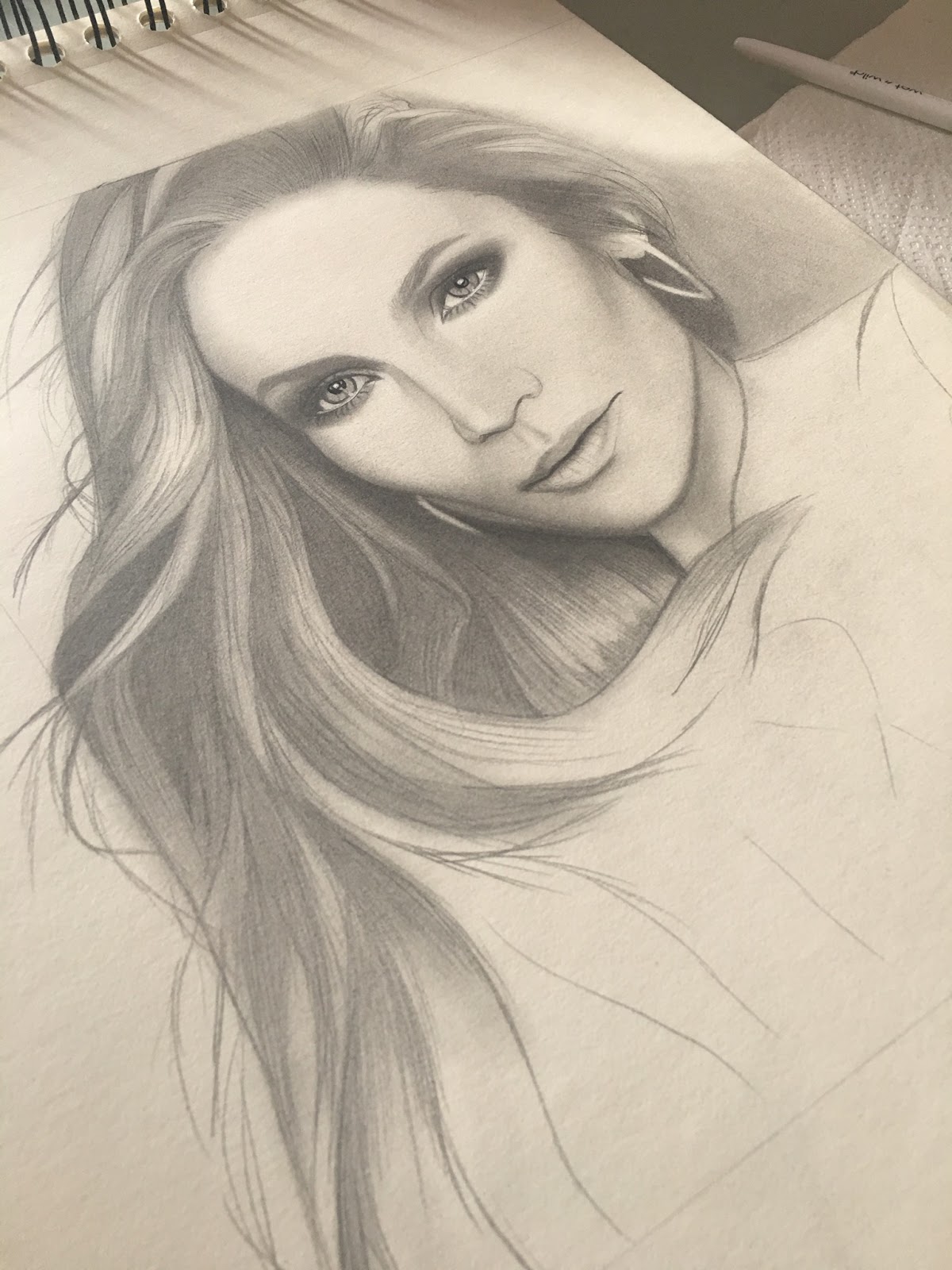 Sin dirección conocida: Dibujo a lápiz de Jennifer López