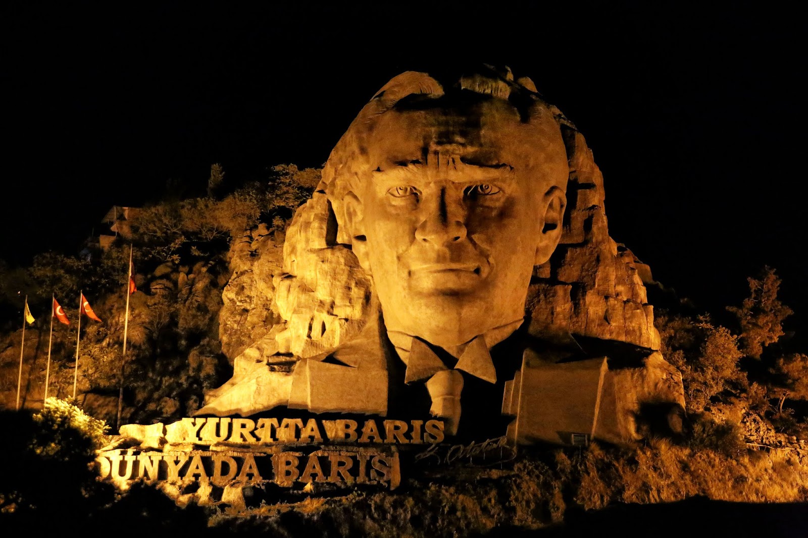 Ertugrul Yildirim: Dünyanın 10.uncu büyük maskı olan Atatürk rölyefi ...