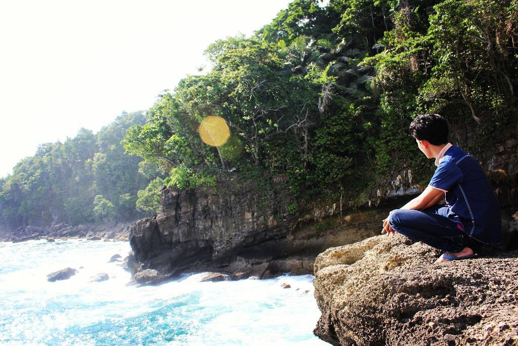 Cerita Misteri Dibalik Keindahan Wisata Religi Goa Matu - Cindri Yanto