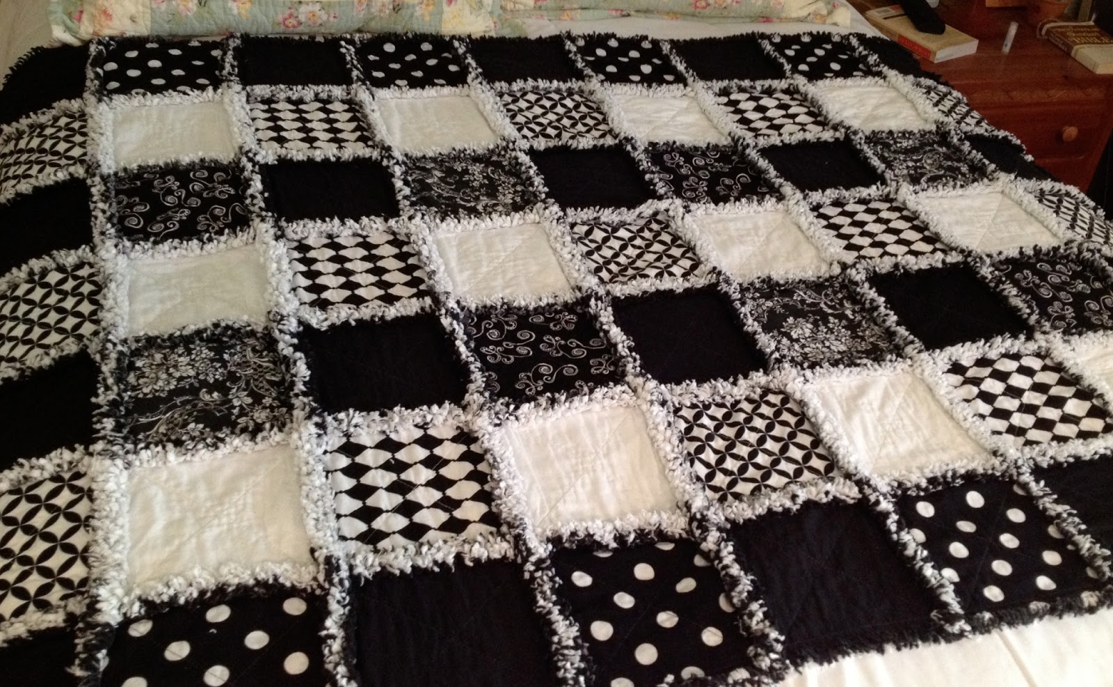ZeedleBeez: Black and White Rag Quilts