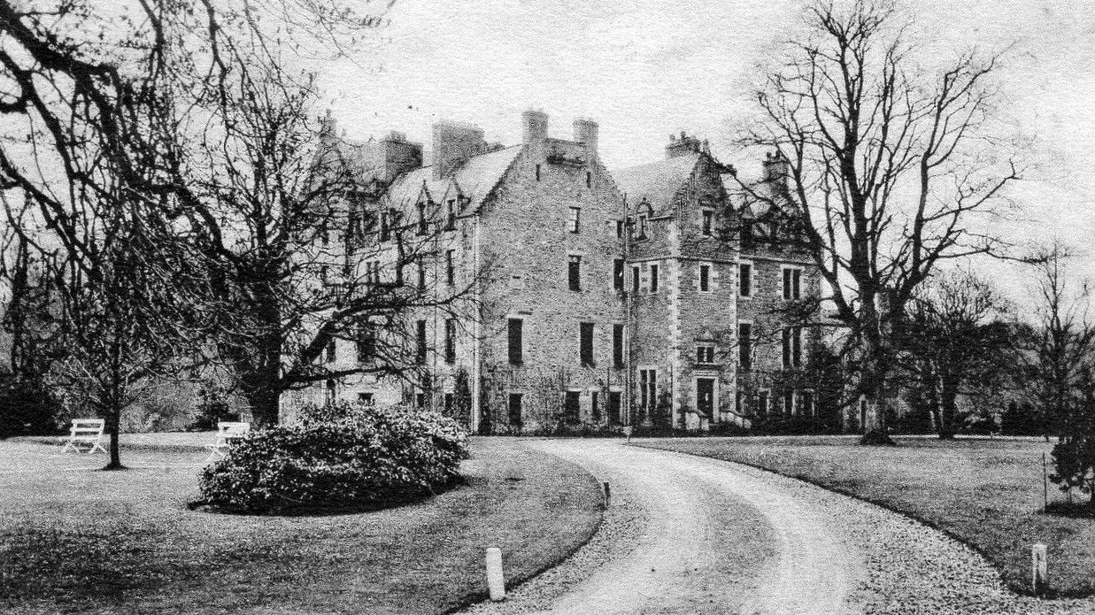 Tour Scotland: Old Photograph Cavers House Scotland