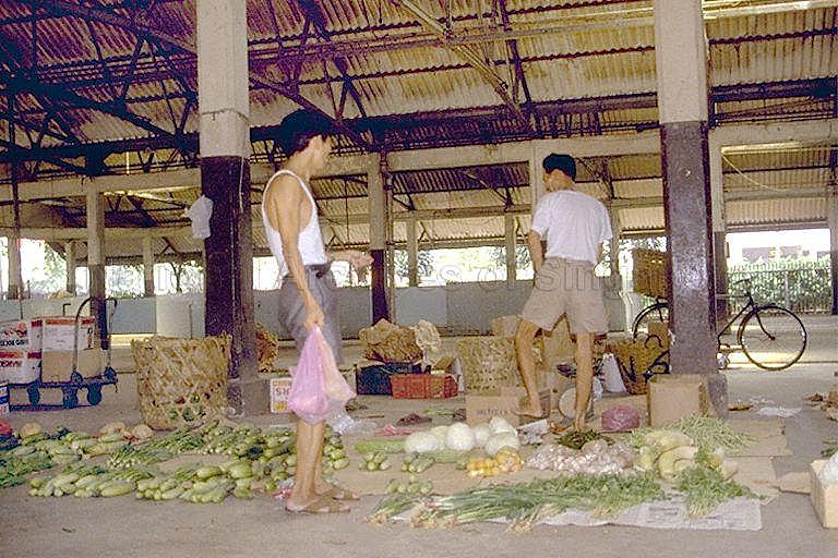 History of Maxwell Food Centre - From Chinese Burial Ground to Famous ...