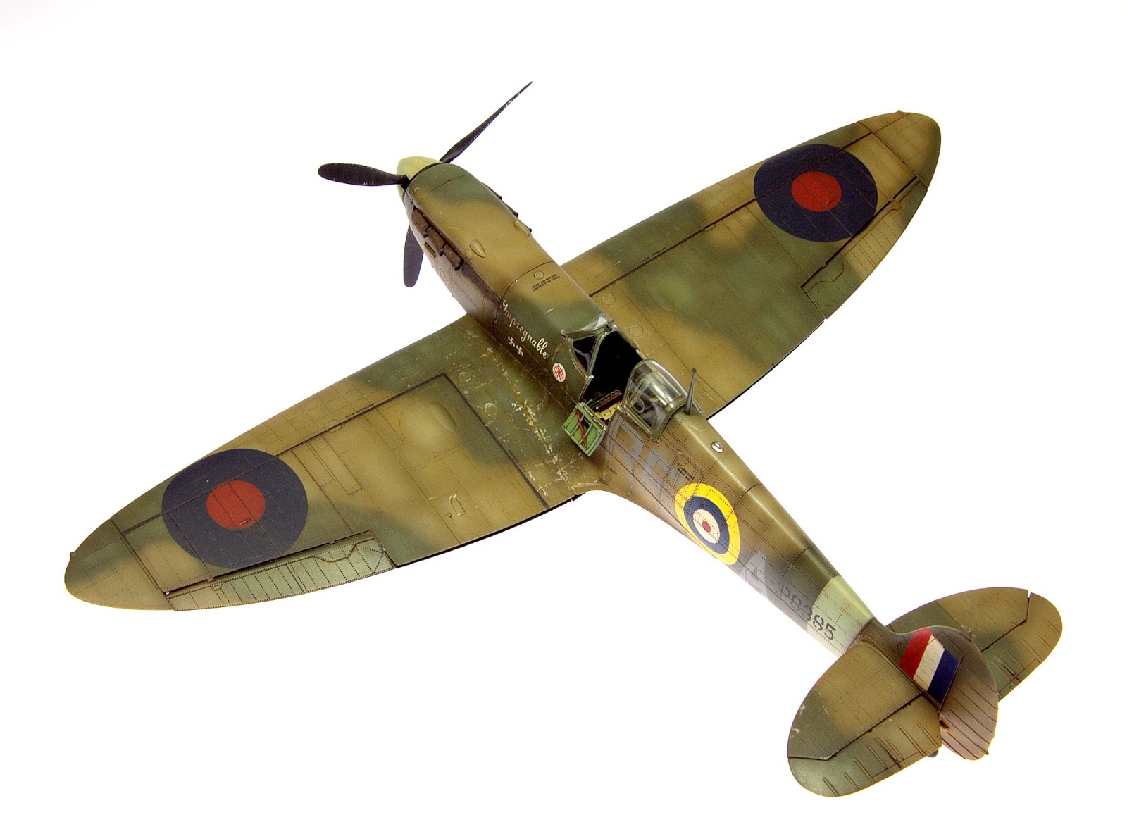 MODEL SECTOR: SUPERMARINE SPITFIRE MK. IIb, Revell 1:32