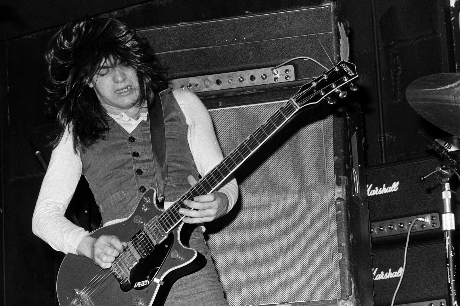 MALCOLM YOUNG: ΕΝΑ ΜΙΚΡΟ ΑΦΙΕΡΩΜΑ ΣΤΑ RIFFS TOY | The Classic Rock Web ...