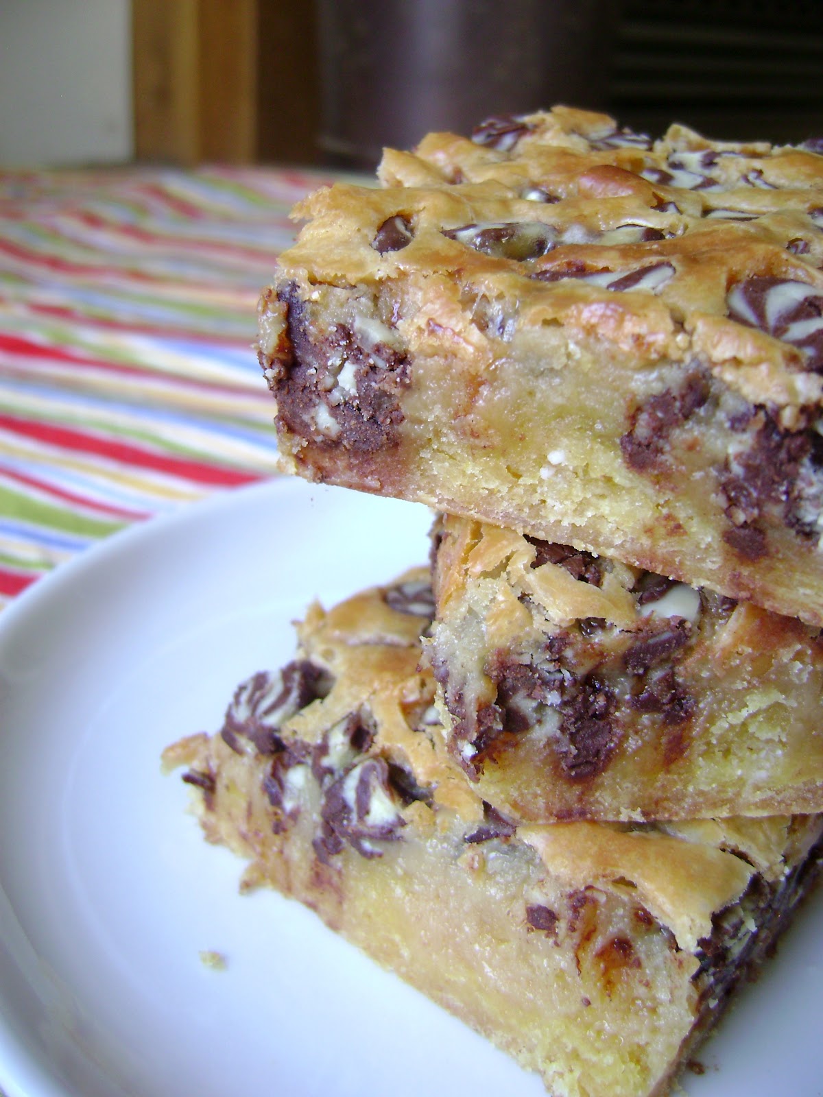 La Famille Noire: Swirly Chocolate Fluffernutter Cake Bars