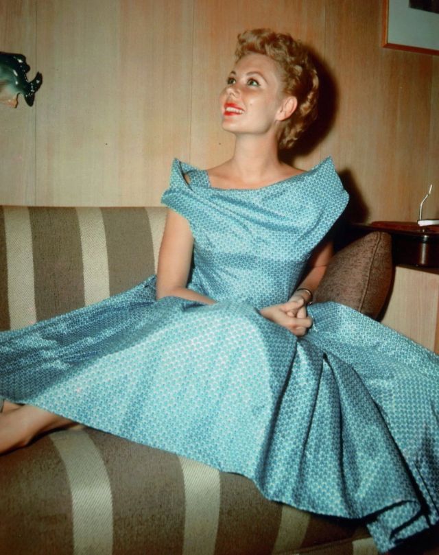 40 Fascinating Color Photographs of a Young Mitzi Gaynor in the 1950s ...