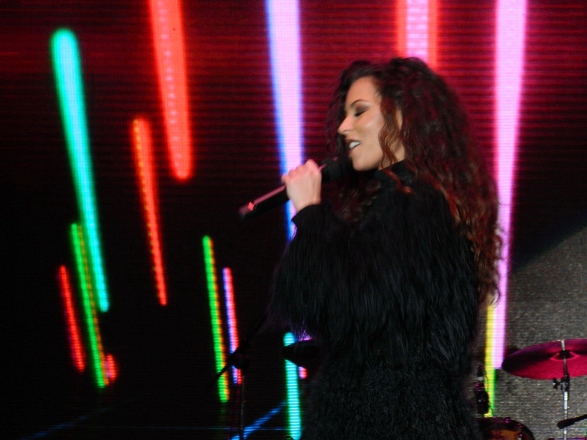 LA MULTI ANI, ROMANIA!: Start la distractie! AMI in concert in parcul ...