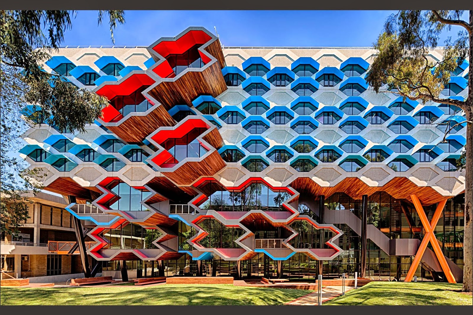 MetroGenic: 5 Desain Bangunan tak lazim Yang Mewah