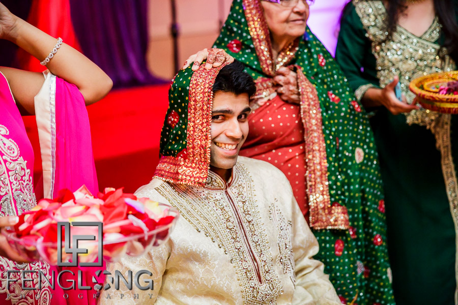 La galería del tío pringado: Chico guapo pringado en ceremonia árabe